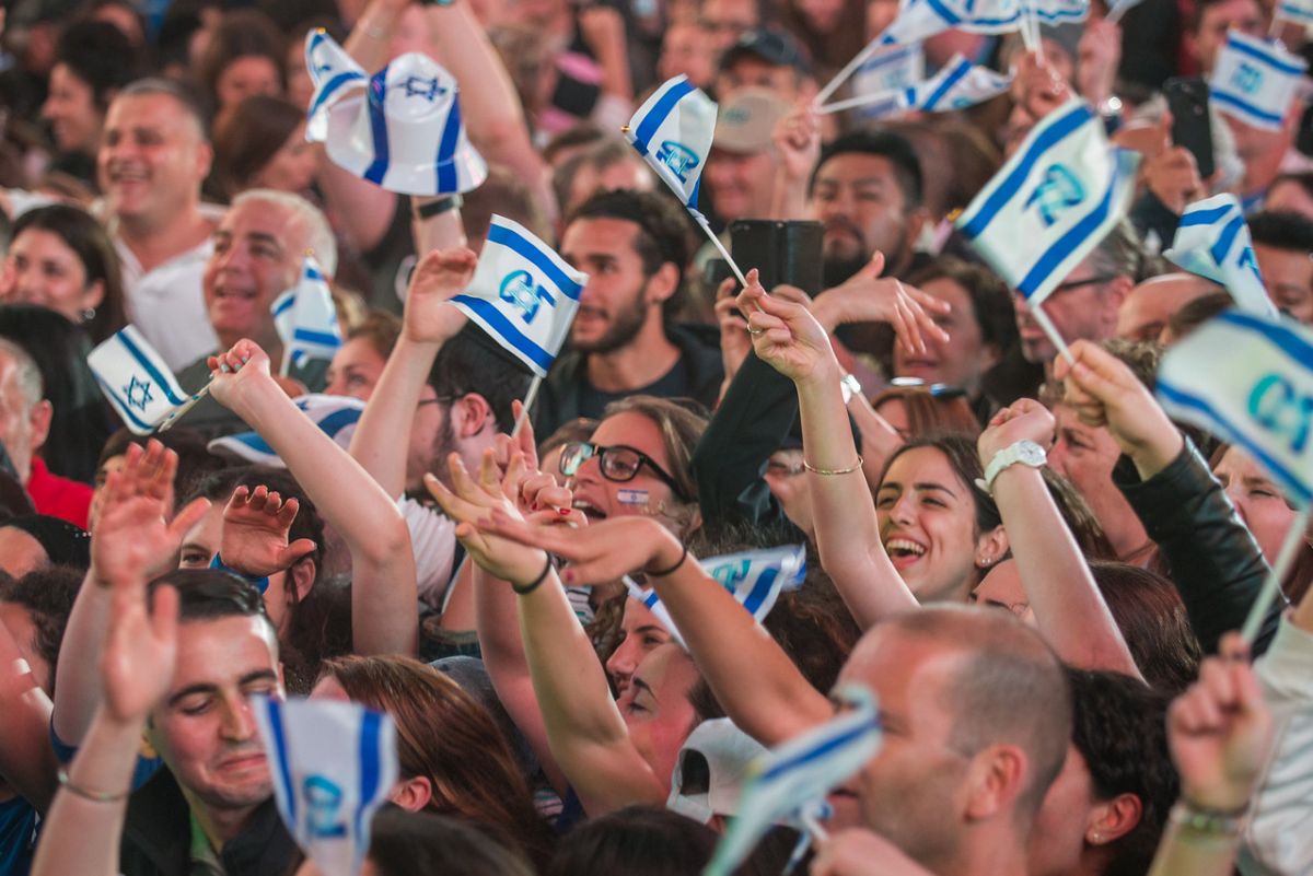 Thousands Party in Times Square for Israel's 70th Birthday
